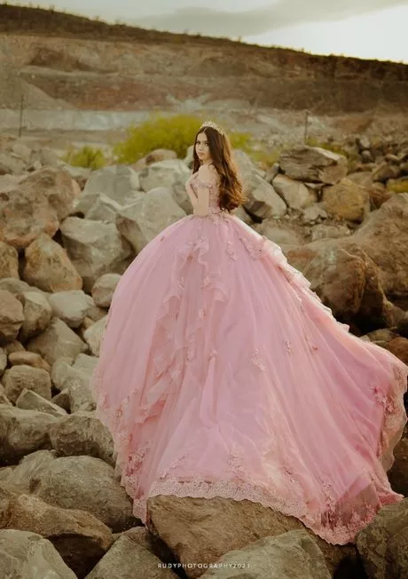 15-jarige jurk model 2023 - Mode wereld